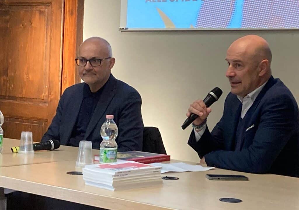 “Viene la guerra”. Il libro di Mario Mauro fa il pienone in Casa ...