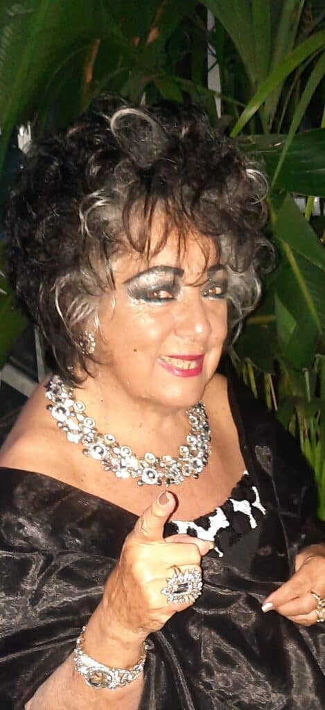 Costume. La mitica Miranda Liz Taylor celebra 79 anni di vita e 40 di ...