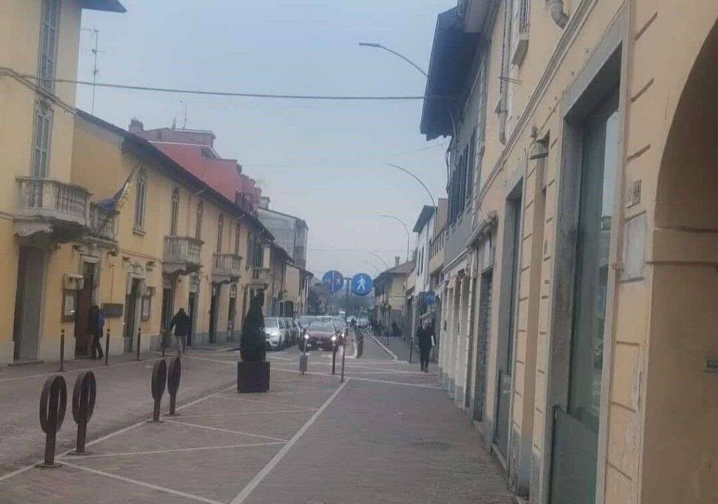 Magenta: giovane alterato dà in escandescenza: carabinieri, polizia ...